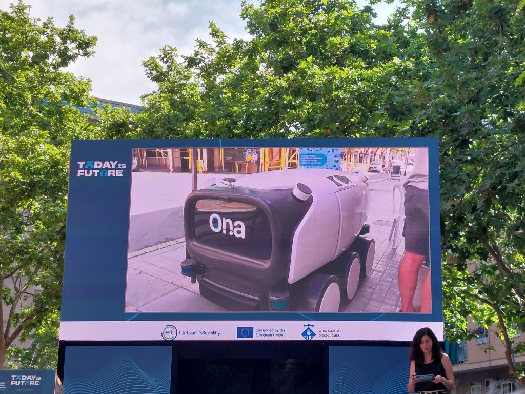 Logismile, the delivery driver of the future: the autonomous robot Ona ...