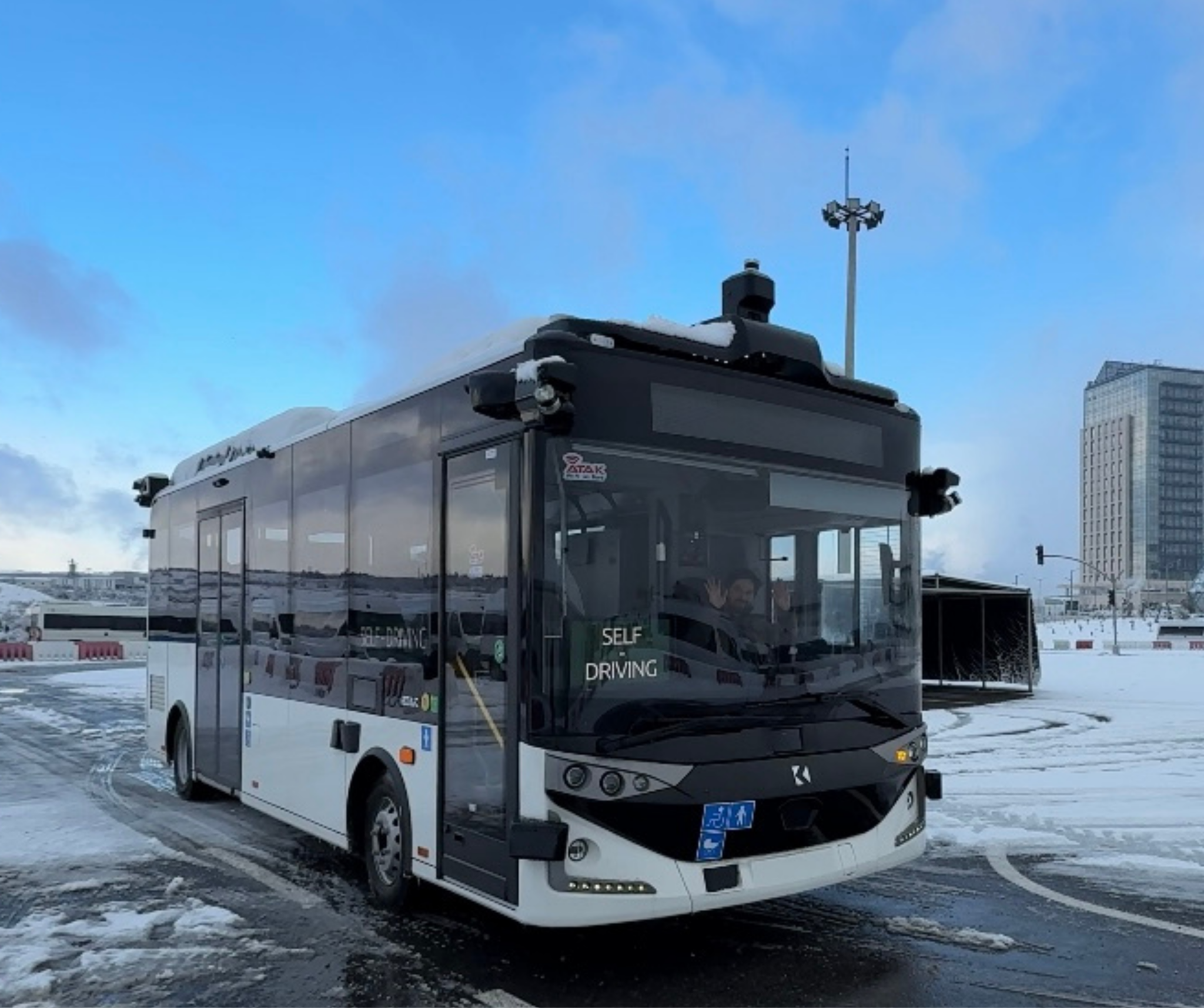 Enhancing automated buses: human-machine interaction