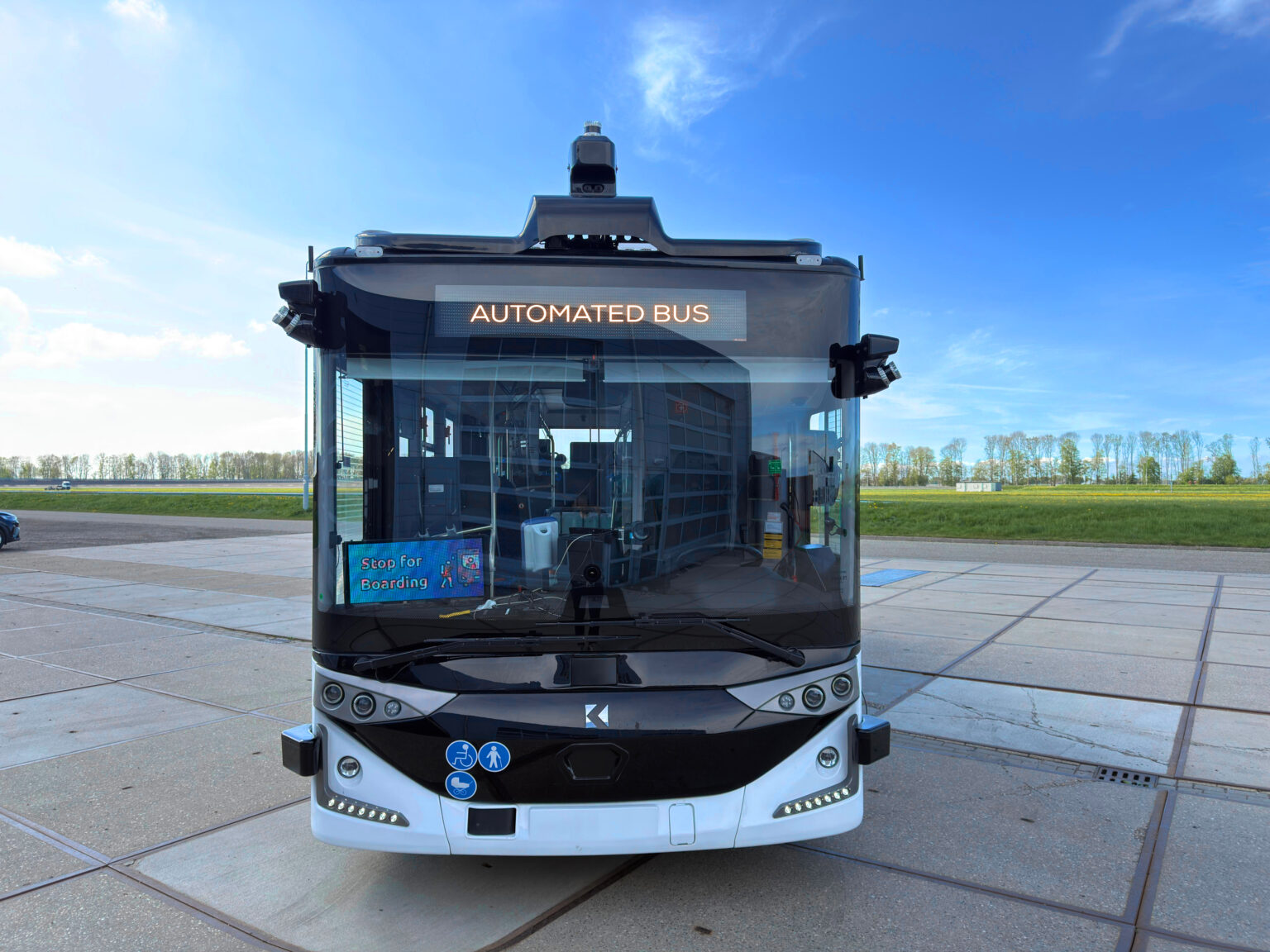 Enhancing automated buses: human-machine interaction